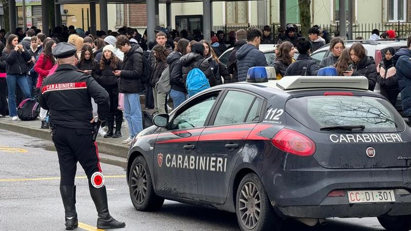 Dopo la maxi-rissa tra giovanissimi a Mantova pattuglie alle fermate e ... Dopo la maxi-rissa tra giovanissimi a Mantova pattuglie alle fermate e ...