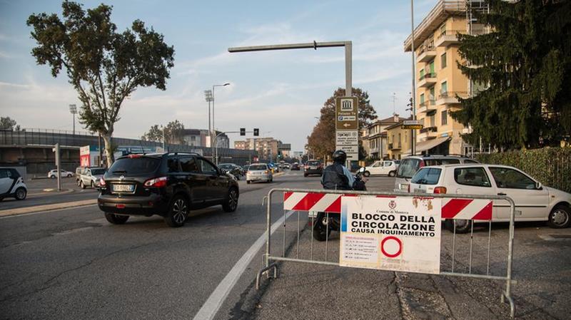 Aria irrespirabile: il 6 febbraio a Mantova scattano le misure anti-smog Aria irrespirabile: il 6 febbraio a Mantova scattano le misure anti-smog