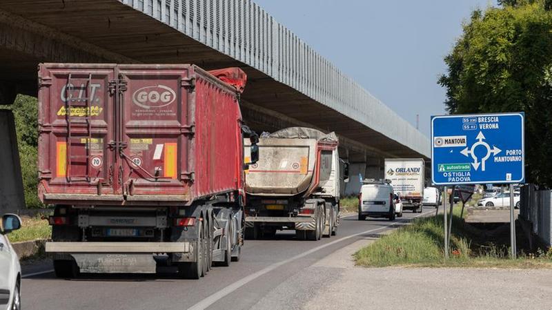 Lavori sulla tangenziale: traffico intenso e code a nord di Mantova Lavori sulla tangenziale: traffico intenso e code a nord di Mantova