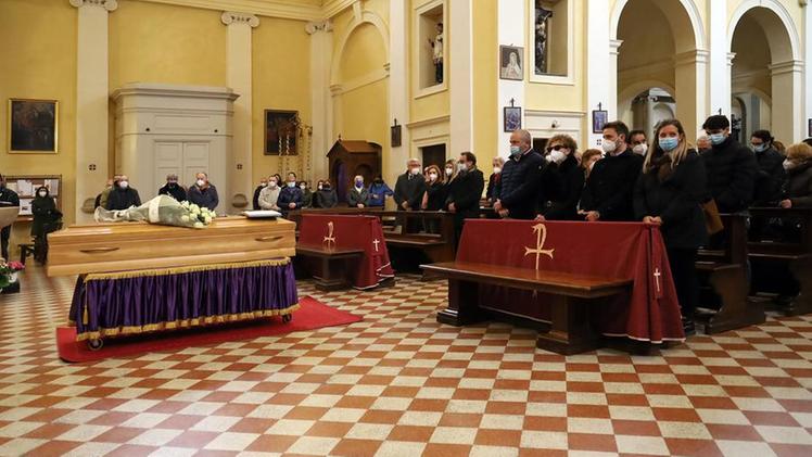 Folla in lacrime per l’addio al medico di tutti | Gazzetta di Mantova Folla in lacrime per l’addio al medico di tutti | Gazzetta di Mantova